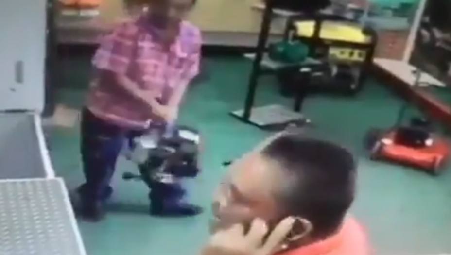 Dos hombres robaron una podadora de una tienda en El Tigre - EL NACIONAL Dos hombres robaron una podadora de una tienda en El Tigre - EL NACIONAL